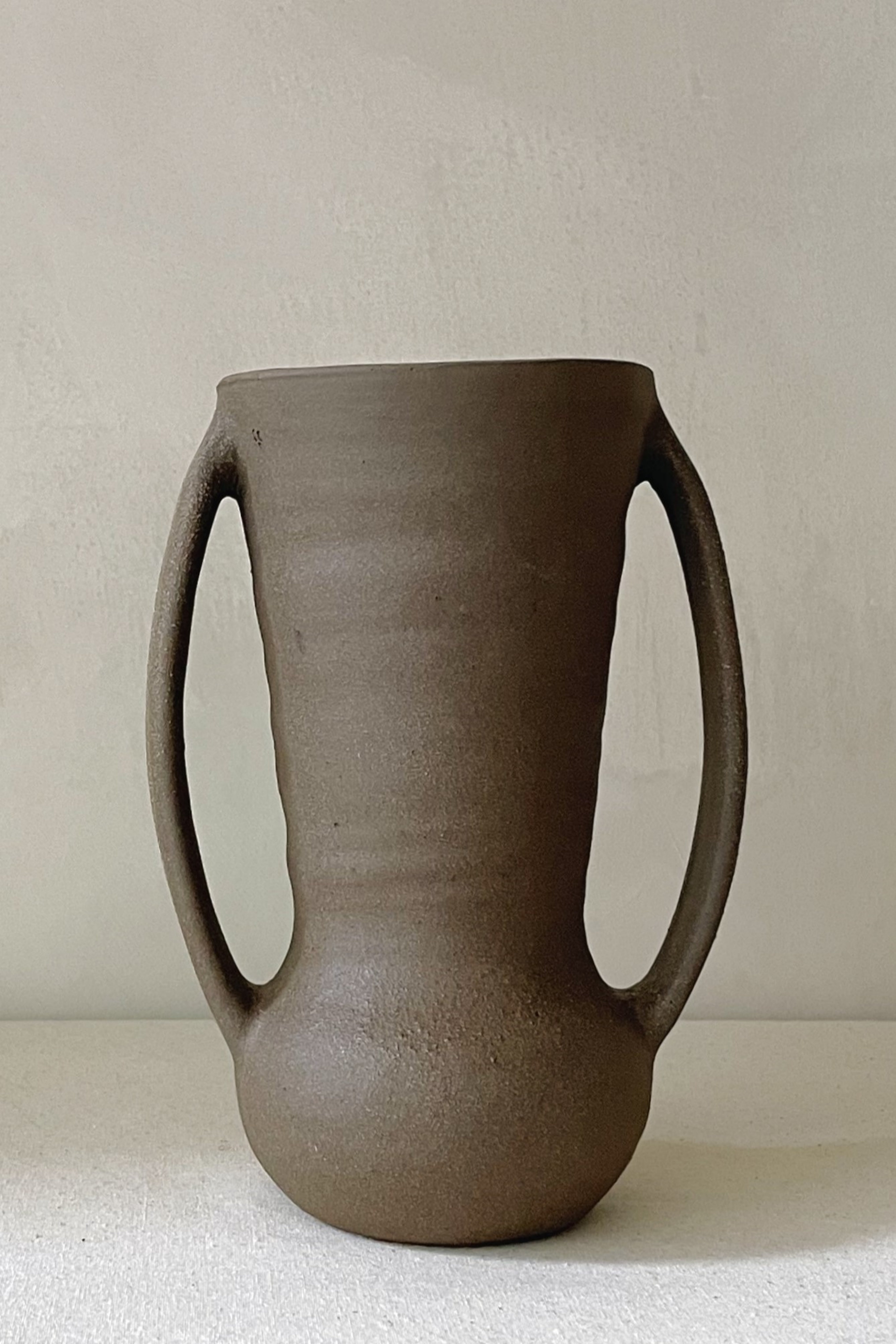 SHOULDER VASE - CHOCOLATE – Vogsion